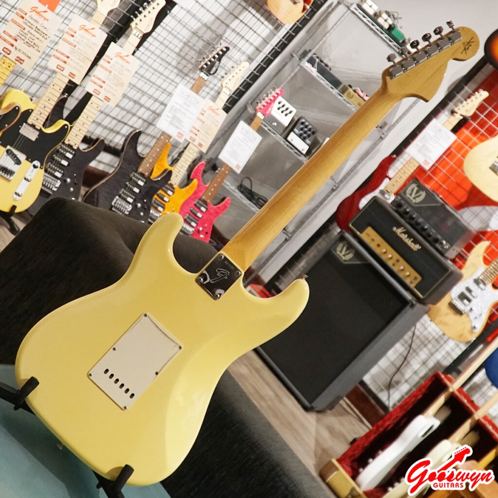 Fender Custom Shop 1969 Stratocaster Reverse Headstock – Vintage White ...