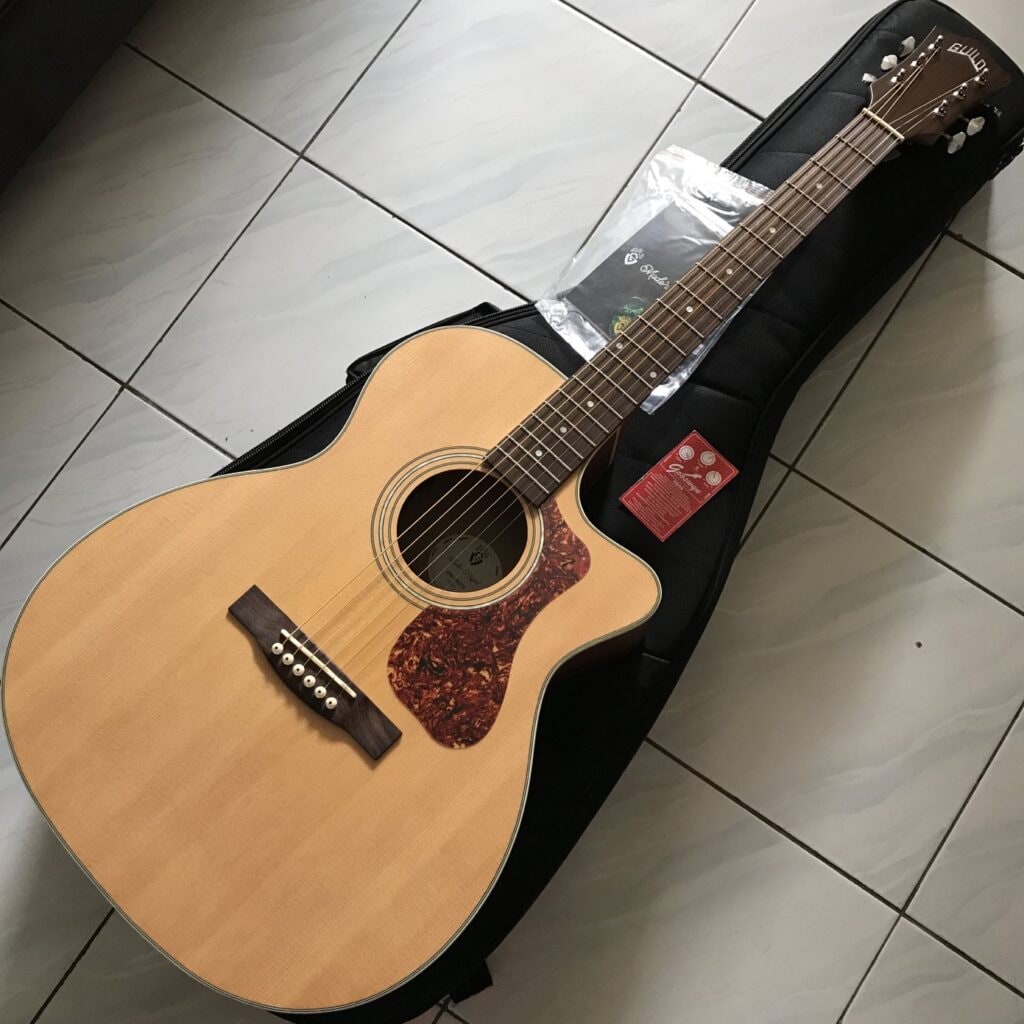 ** No Stock !! ** Guild Om-240ce Natural Acoustic Electric – Gooswyn Guitar